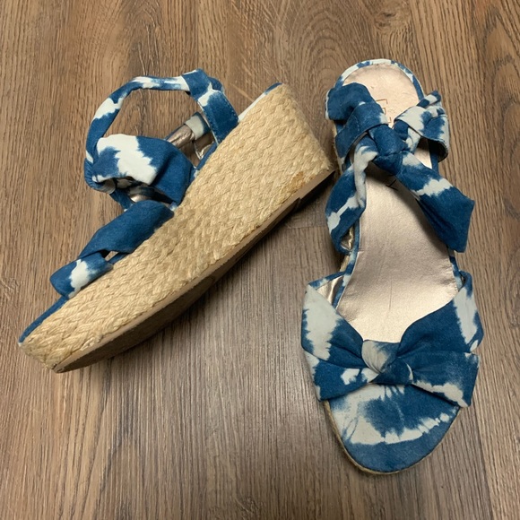 Relativity | Shoes | Relativity Blue And White Tieddyed Rattan Wedge ...